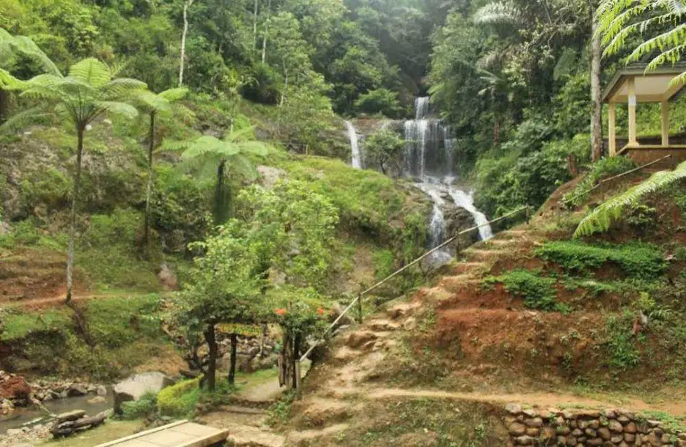 Curug Gorobog Lokasi Liburan yang Menyimpan Keasrian di Sumedang ...